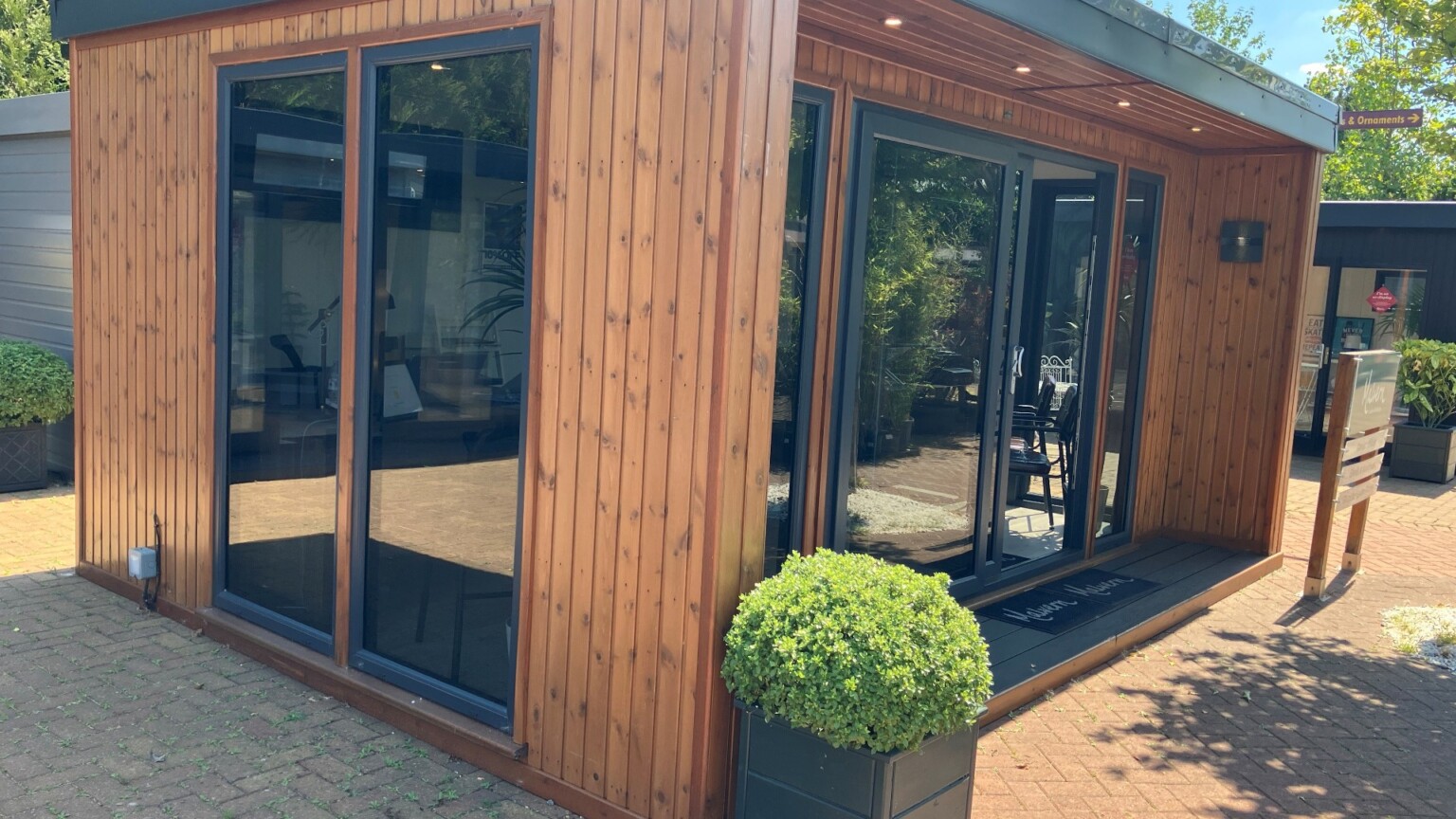 Hanley Haven 16' x 12' Ex-Display Garden Office