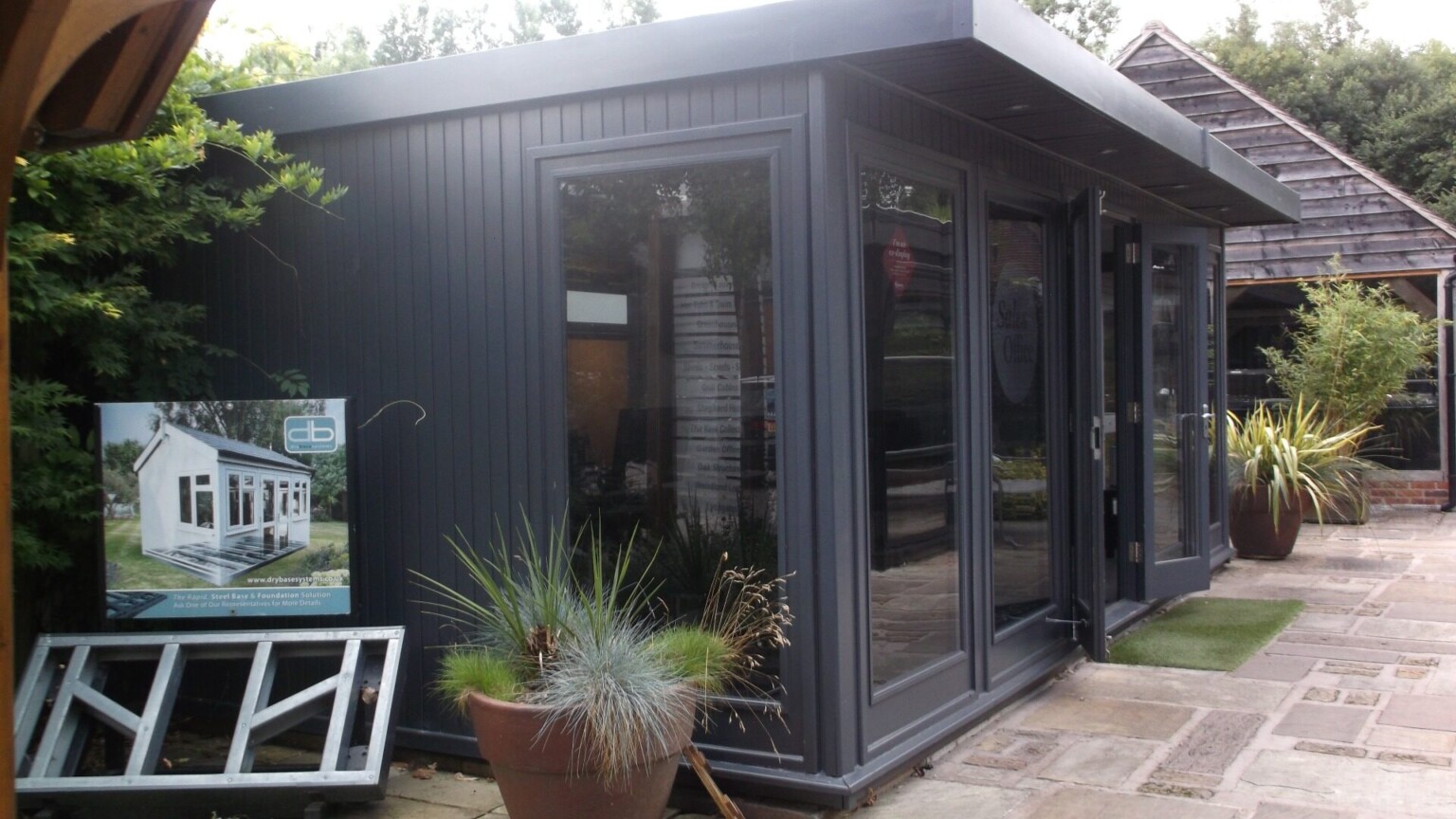Hanley Flat 20' x 14' Ex-Display Garden Office