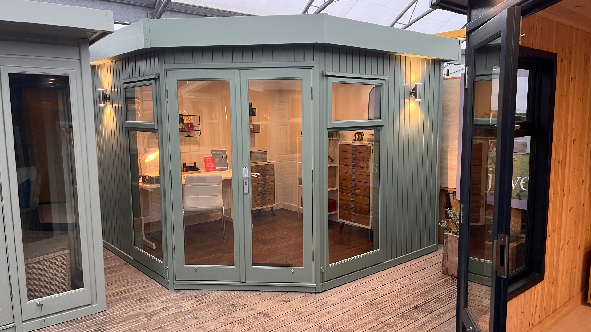 Studio Corner Flat 9' x 9' Ex-Display Garden Studio