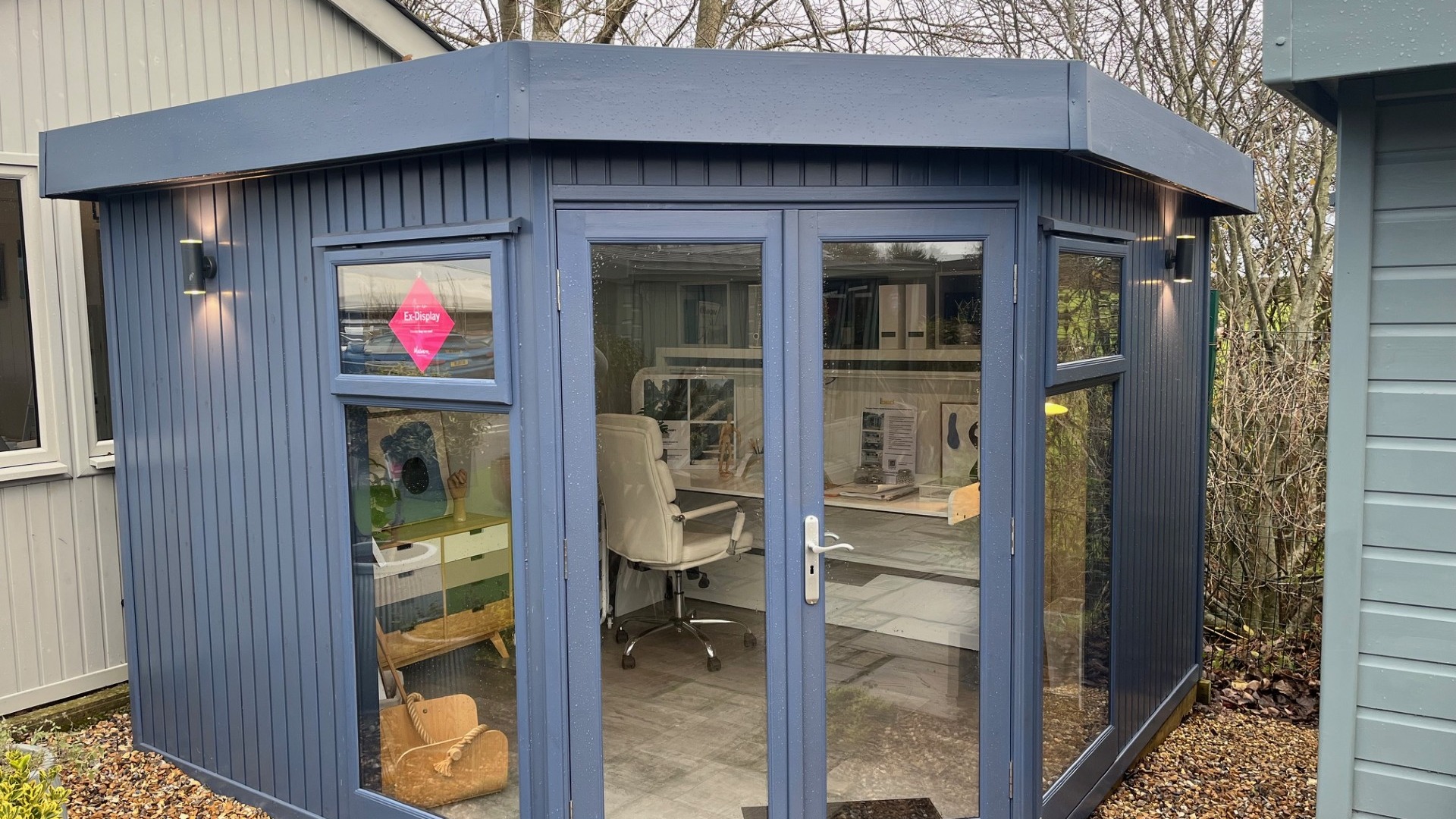 Studio Corner Flat 10'x10' Ex-Display Garden Studio